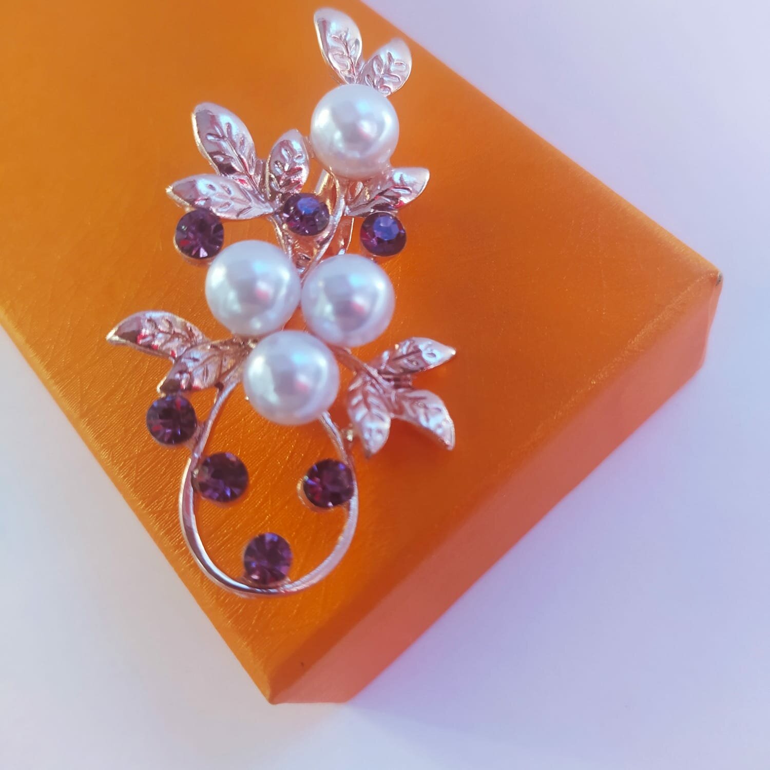 Брошь, жемчуг имитация, стразы