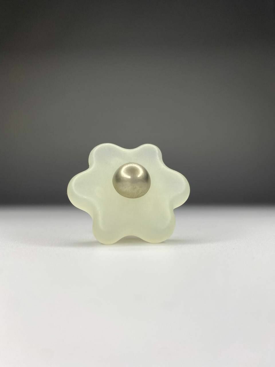 Ручка мебельная SIRO 34ЛЬ1ЯТ4 цветок пластик белый, никель матовый, 2шт