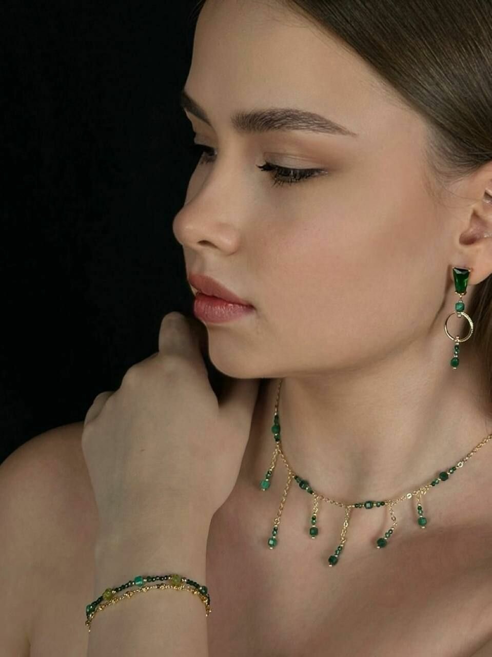 Комплект бижутерии: колье, браслет, хризолит, малахит, хрусталь