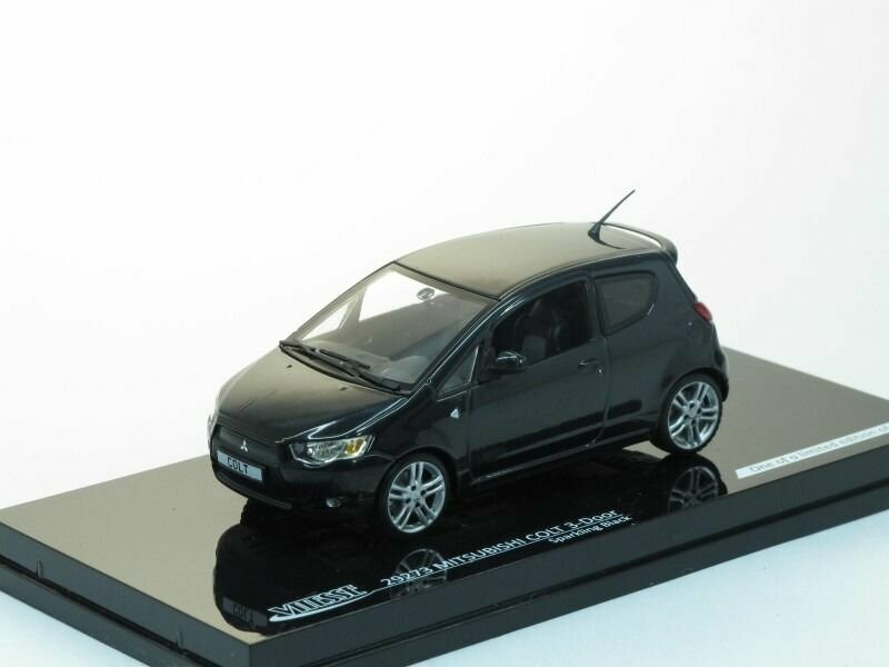 Масштабная модель Mitsubishi Colt (Z30), 3-door, black, limited edition 533 pcs
