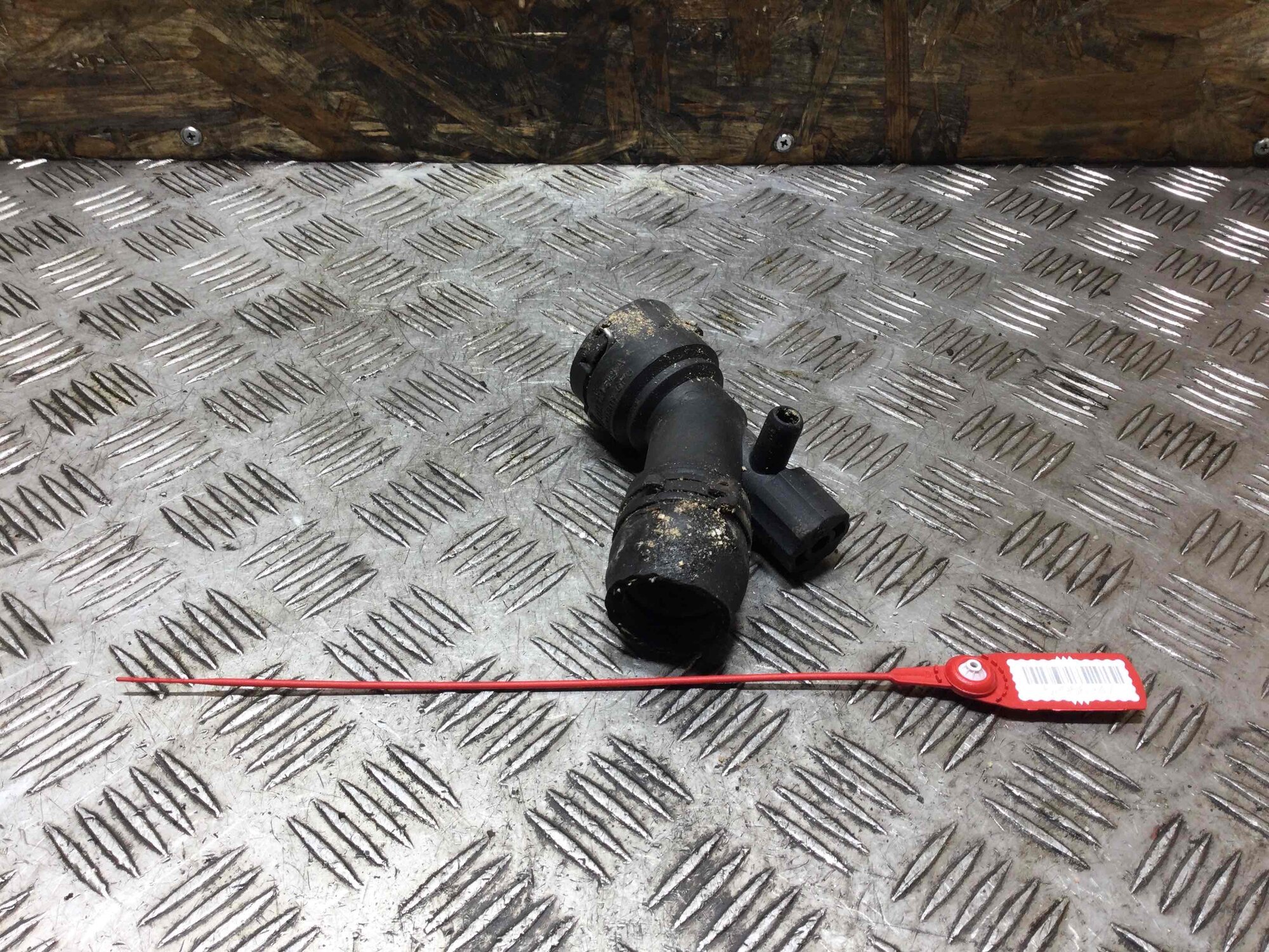 Б/У Фланец (тройник) системы охлаждения Volkswagen Beetle A4 (1997-2005) 2001 г.