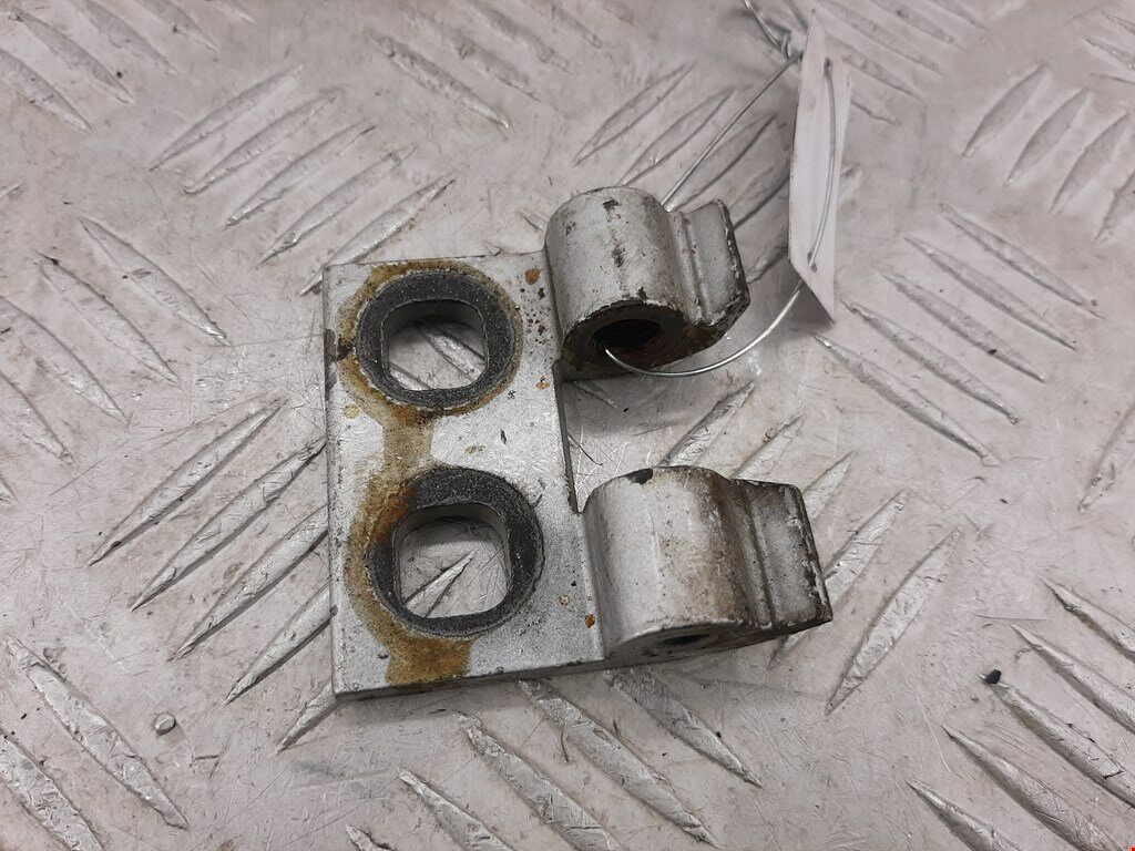 Петля двери задней левой BMW 3-Series (E90/E91/E92/E93) 41527046051 арт. 688442