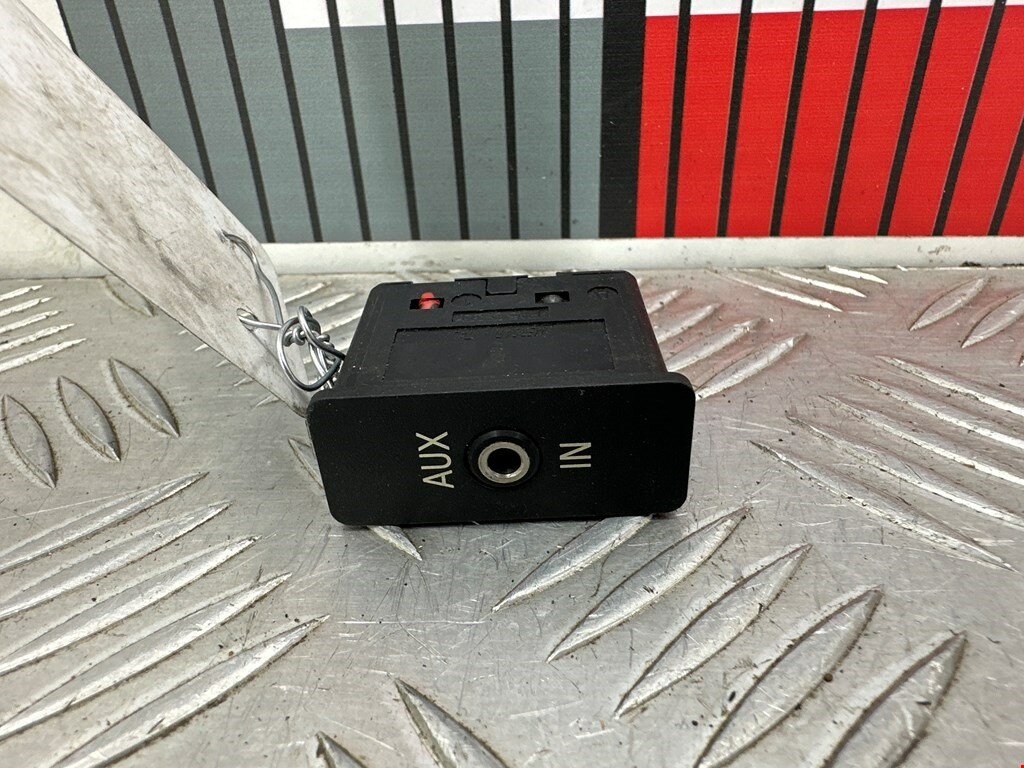 Разъем AUX / USB Mini Cooper Clubman (R55) 84109237655 арт. 2098006