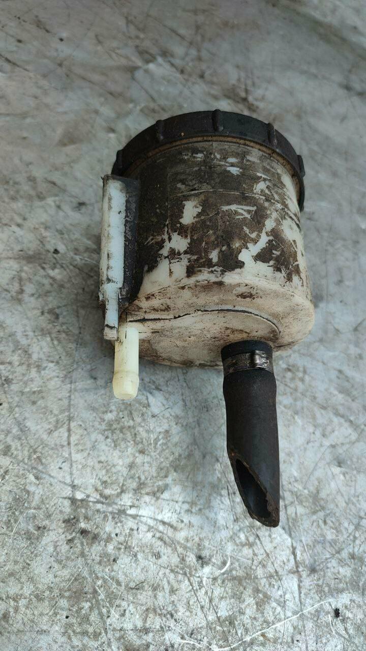 Бачок гидроусилителя Volkswagen Transporter T4 (1990 - 2003) 701422373A