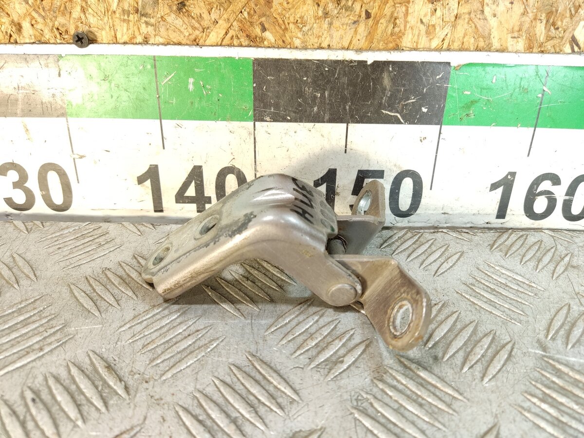 Петля двери задней правой нижняя KIA Ceed 2007-2012 793102H000