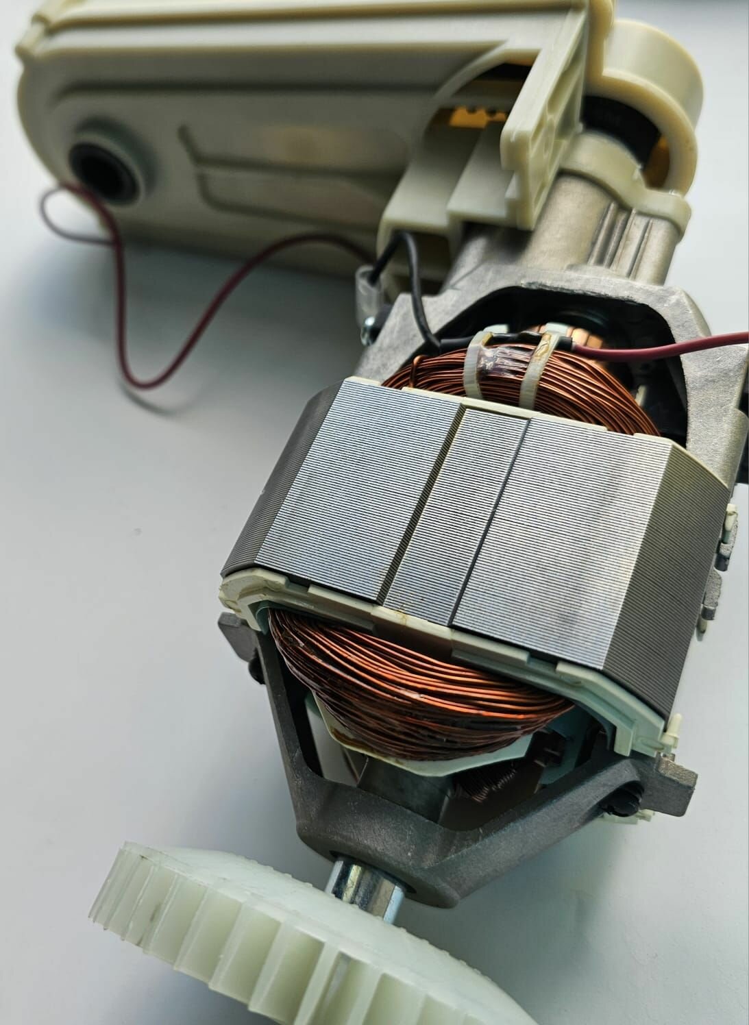 Двигатель в сборе для UV3200 Макита (652024715)