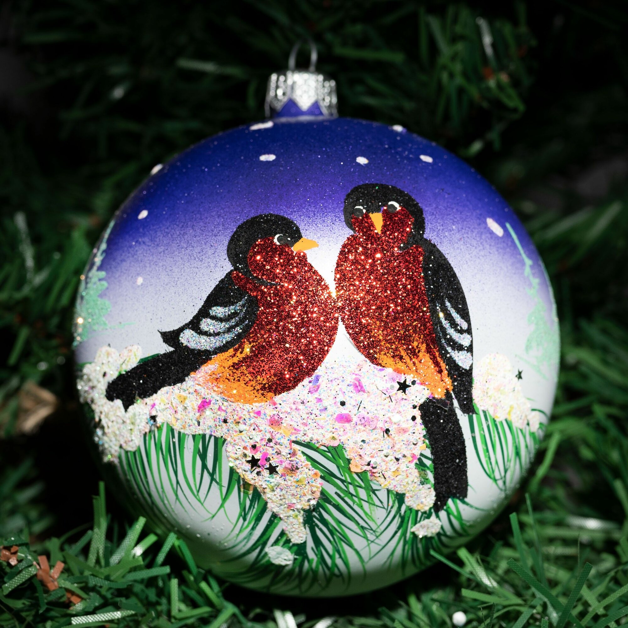 Шар на елку 100 мм "Снегири" (Бирюсинка)