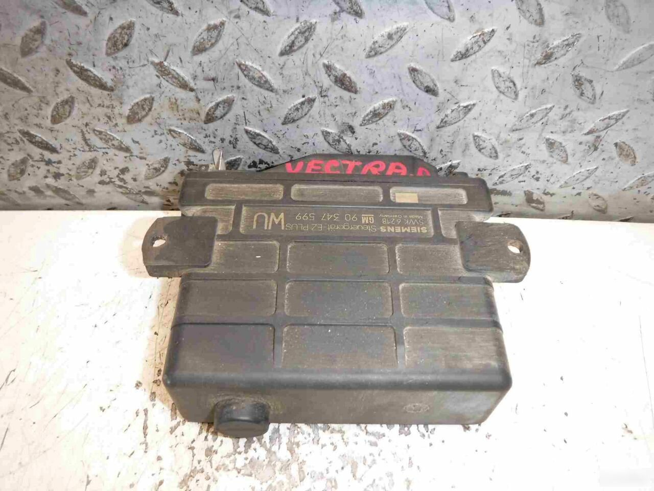 Блок управления двигателем Opel Vectra A (1988—1995) 90347599