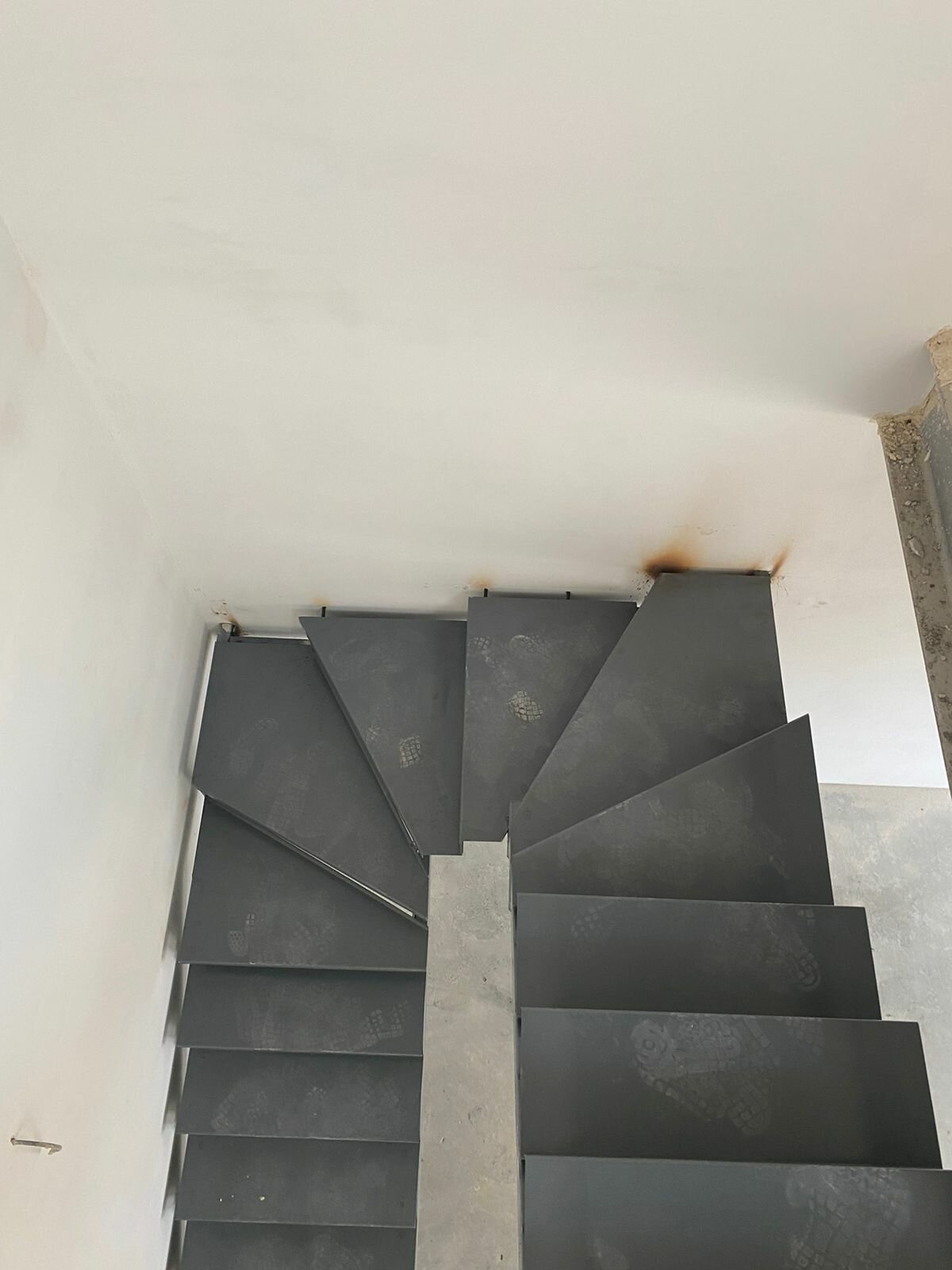 Ступень из листовой стали 3 мм.1 м*27 см.3 штуки.