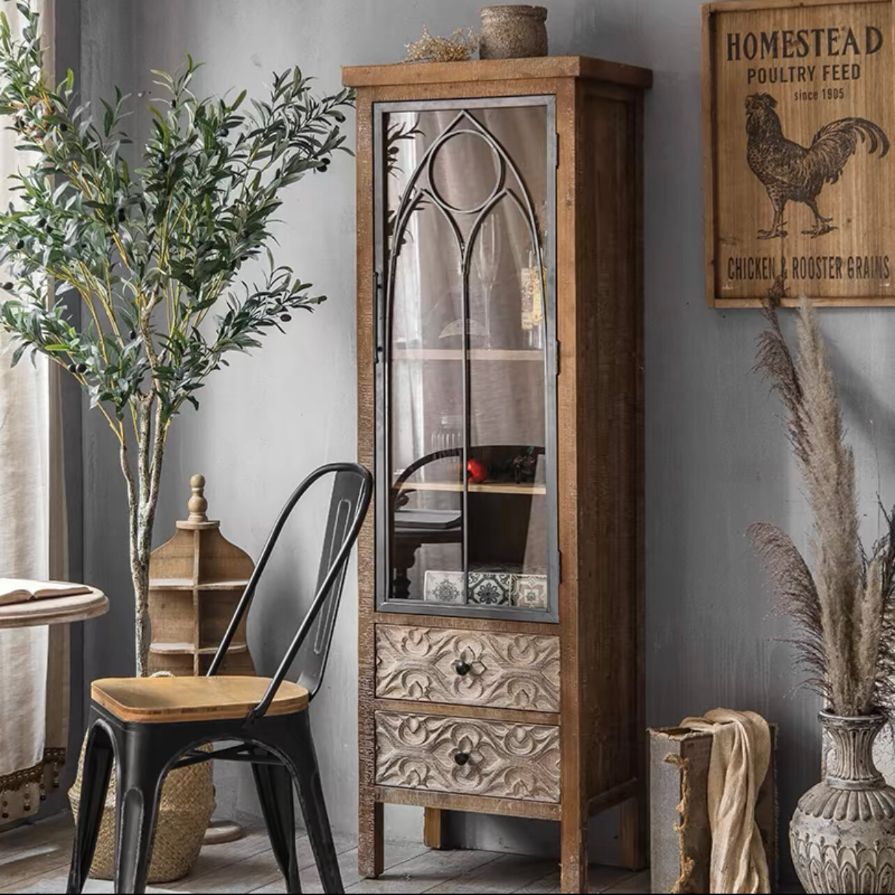 Шкаф-пенал витрина в американском стиле Almeda