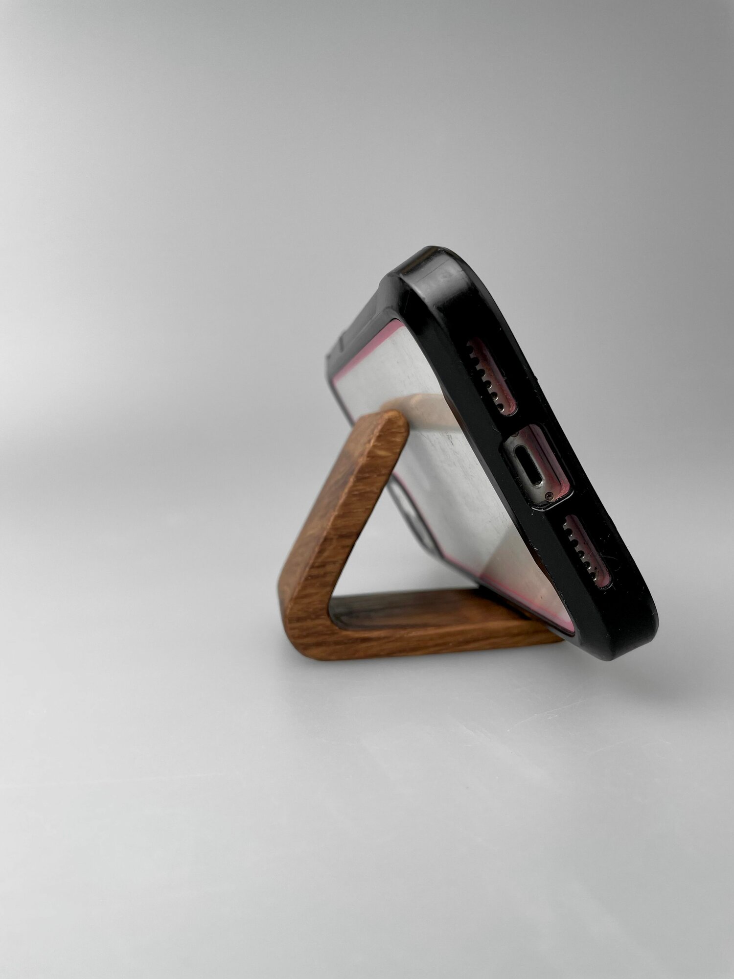 Подставка для телефона из дуба 022-14