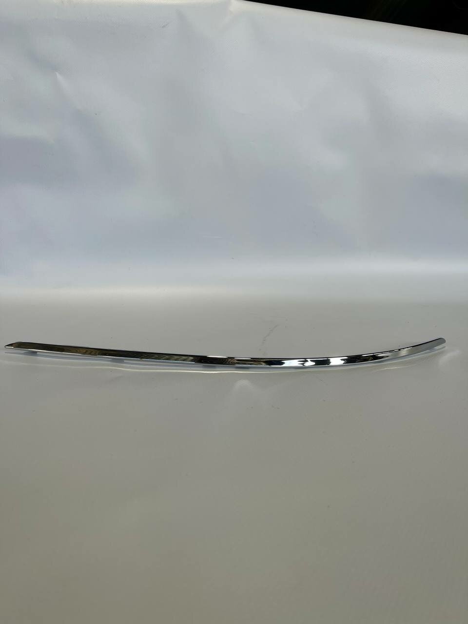 Молдинг бампера Mercedes W204 снизу справа передний