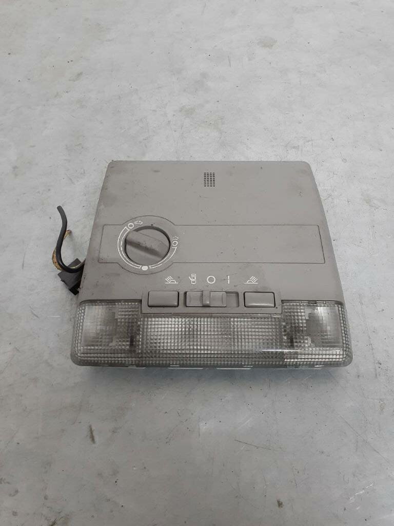 Фонарь салона (плафон) Audi A8 D2 1997 4D0877829