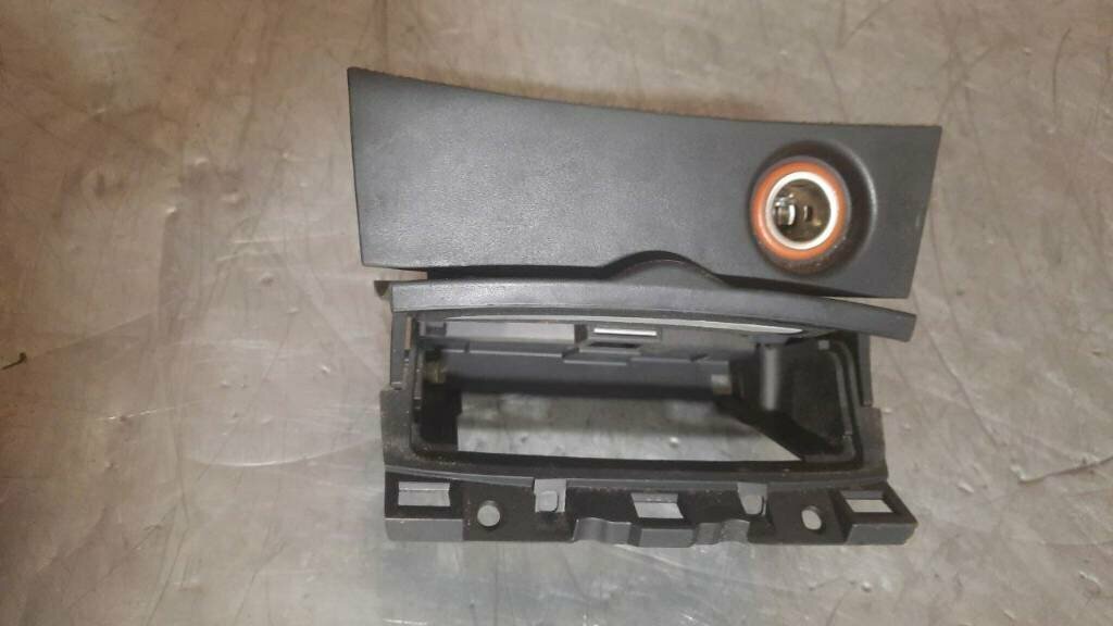 Пепельница Mazda 3 2005