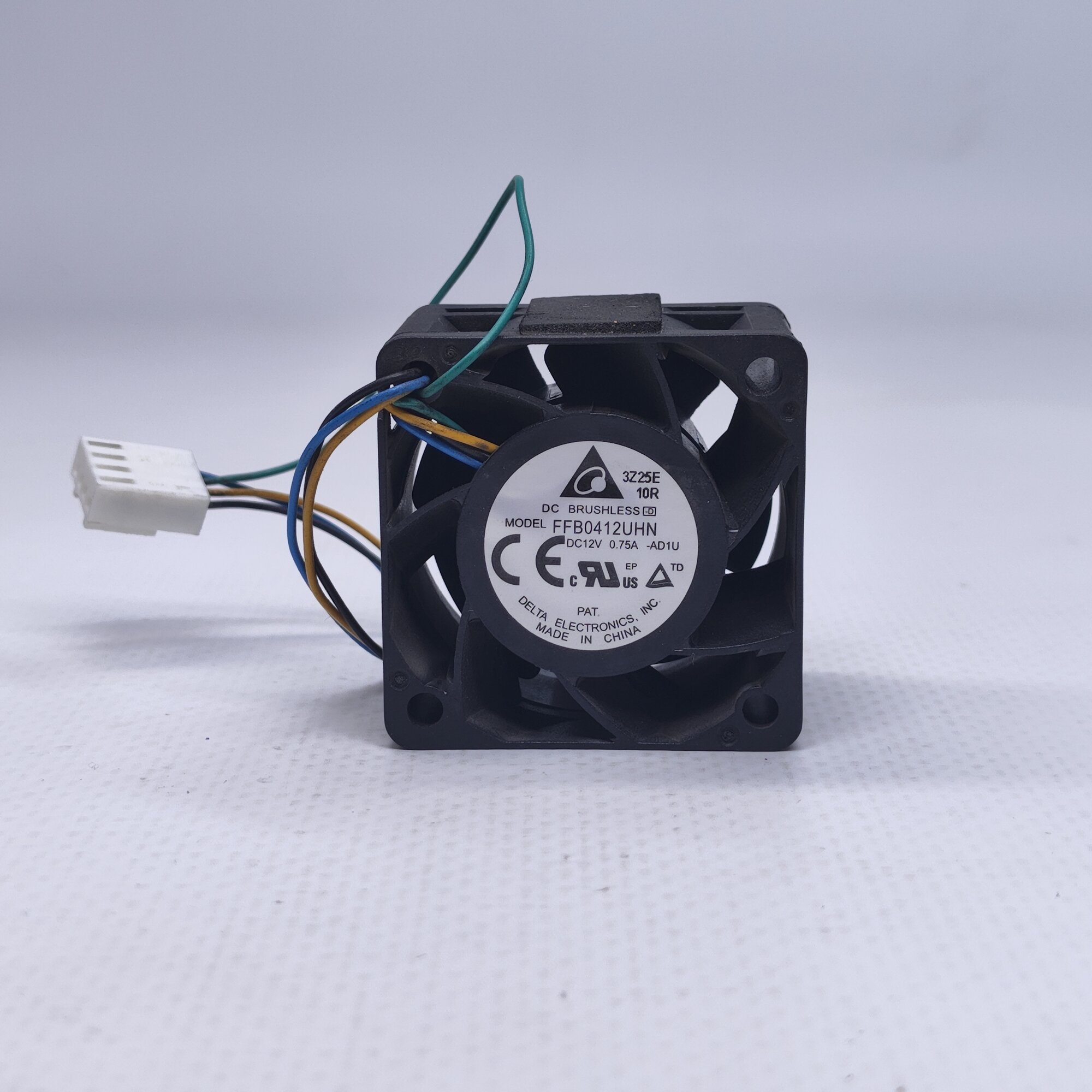Delta Electronics FFB0412UHN / Вентилятор серверный 3Z25E10R
