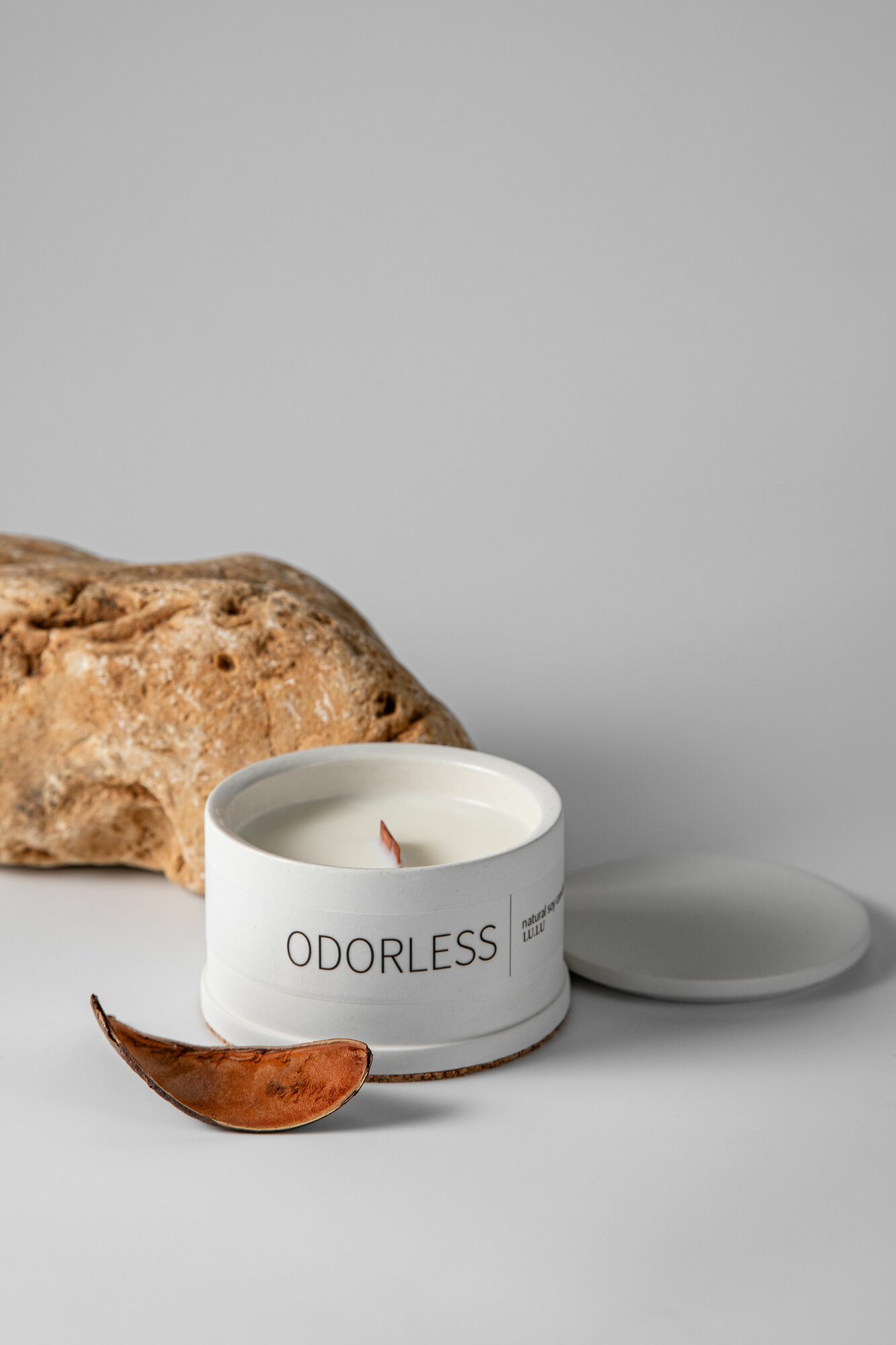 Свеча в гипсе ODORLESS MILK