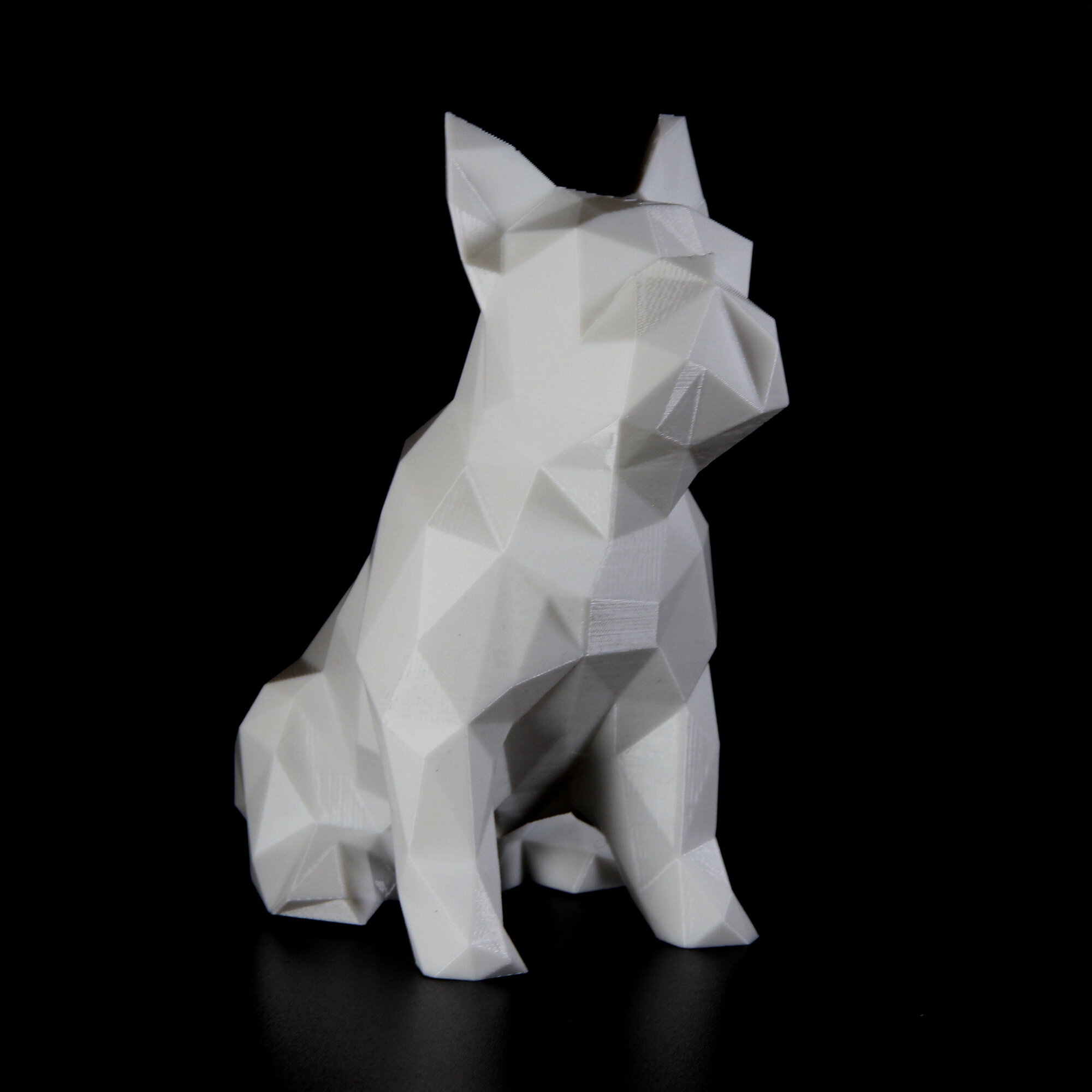 Фигурка бульдог, низкополигональная, дизайнерская. Low Poly Bulldog 24 см, белая