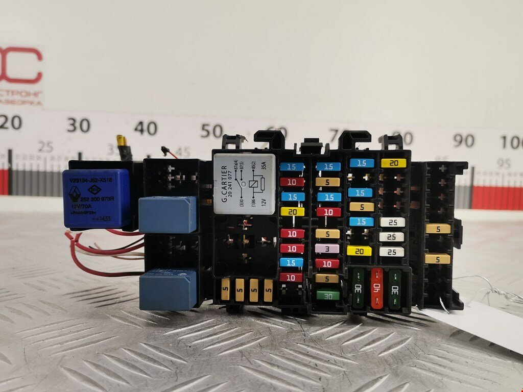 Блок предохранителей Renault Twingo 3 арт. 1455609