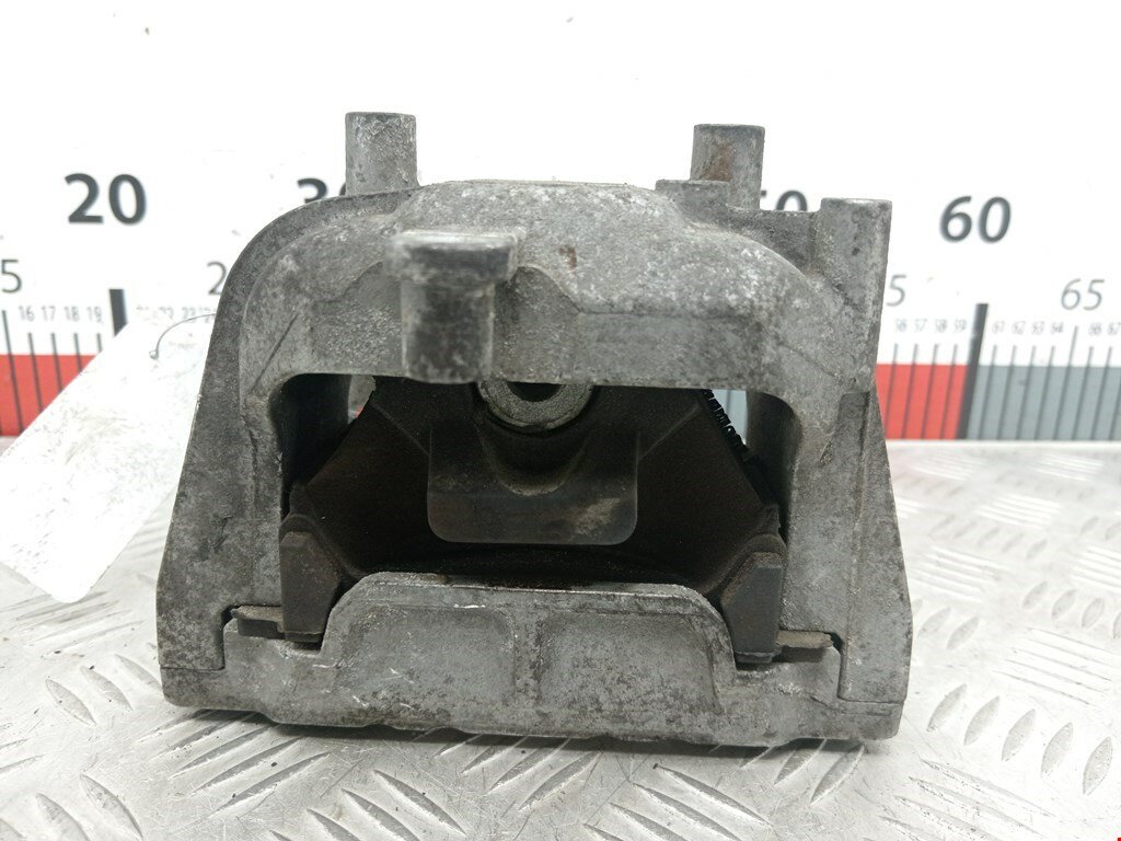 Подушка (опора) крепления двигателя Volkswagen Passat CC 3C0199555AE арт. 1849579