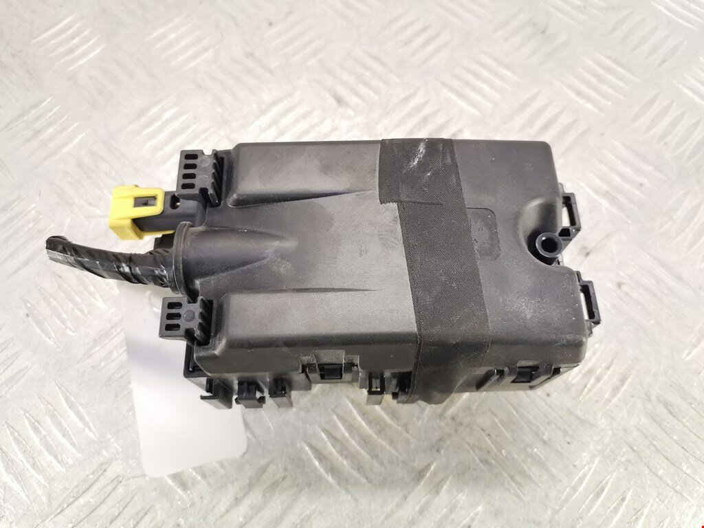 Блок предохранителей Peugeot 208 1 9806192580 арт. 1023703