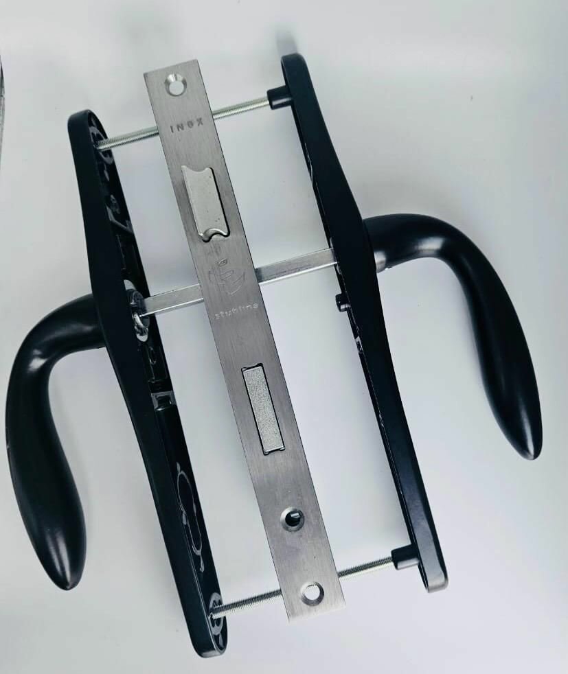 Комплект для калитки (ручка STUBLINA, черная, ral 9005 + замок STUBLINA)