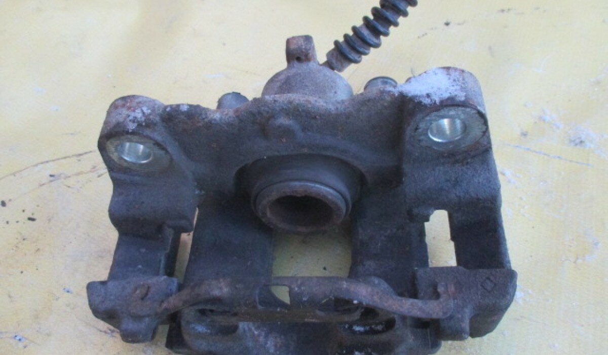 Суппорт задний Touareg I Volkswagen 7L6615423