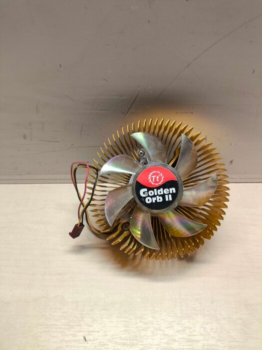 Кулер для процессора Thermaltake Golden Orb II