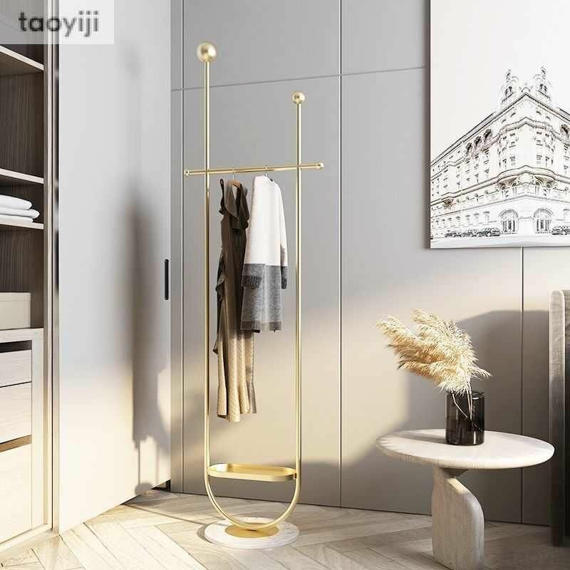 Напольная вешалка-рейл из металла с поддоном для обуви и аксессуаров, устойчивая конструкция для тяжелой одежды и порядка в прихожей