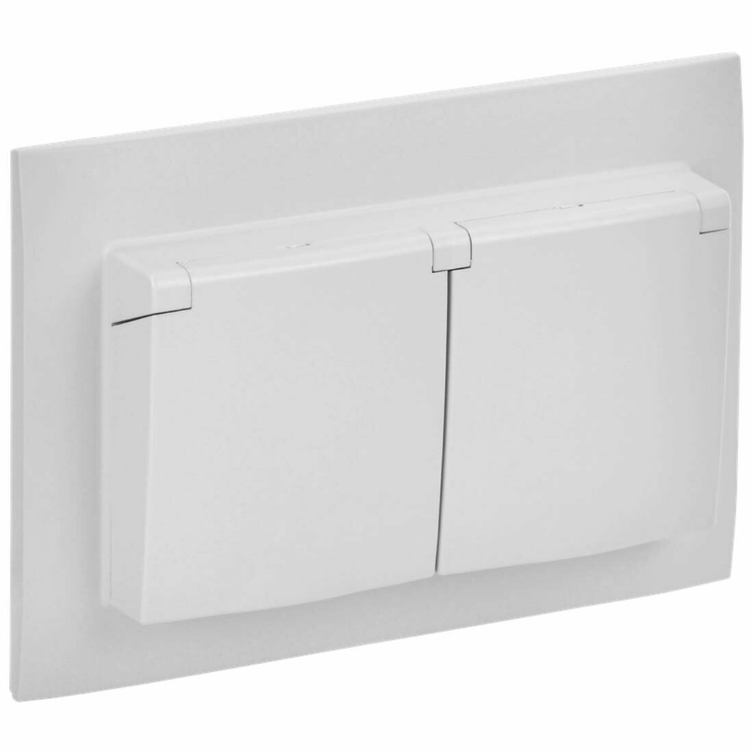 Розетка IEK SKANDY двухместная с заземлением, шторками и крышкой 16А в сборе IP44 SK-R12W арктический белый SK-R26-16-44-K01-F