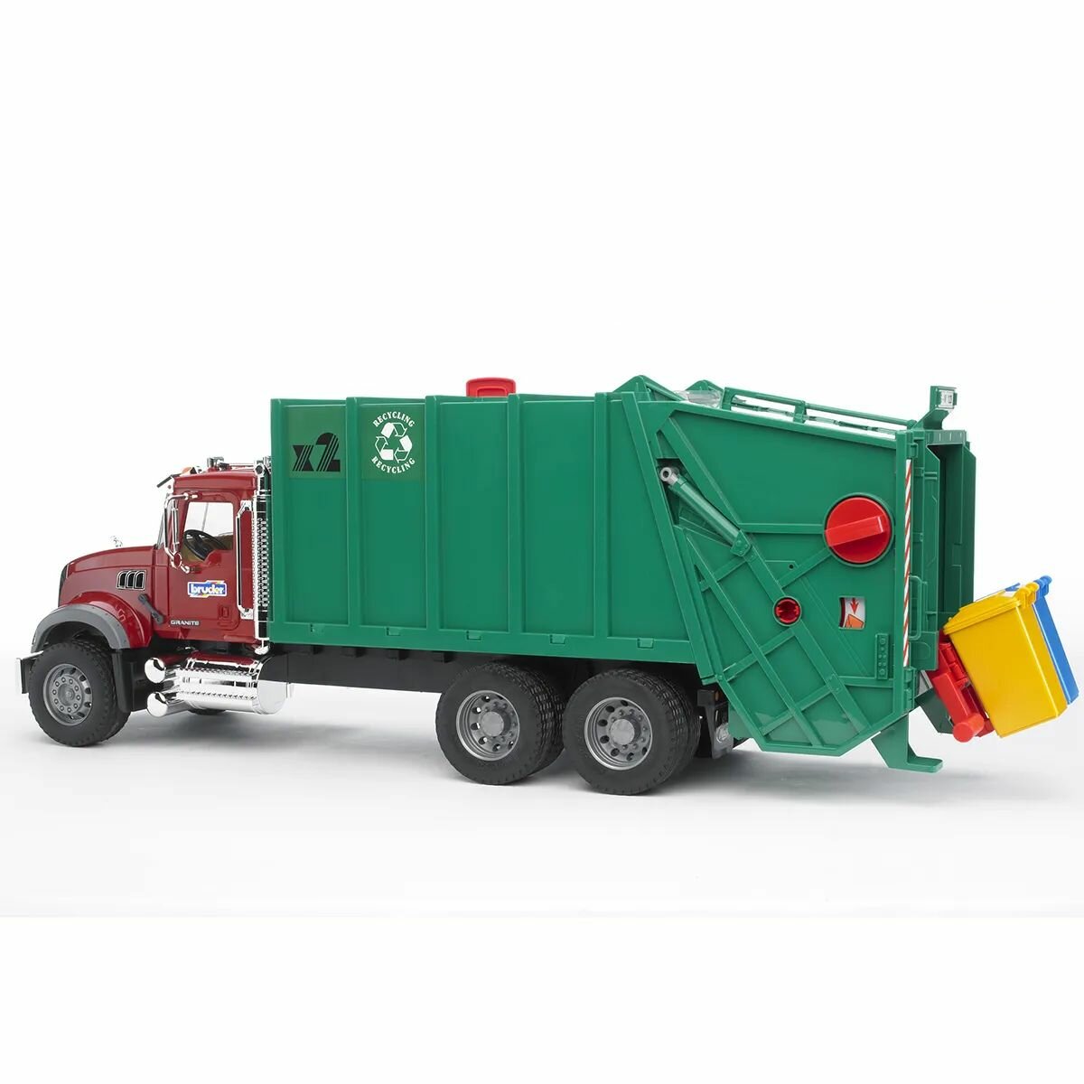 Мусоровоз Bruder Mack 02812, пластик, масштаб 1:16, 70 см x 28 см
