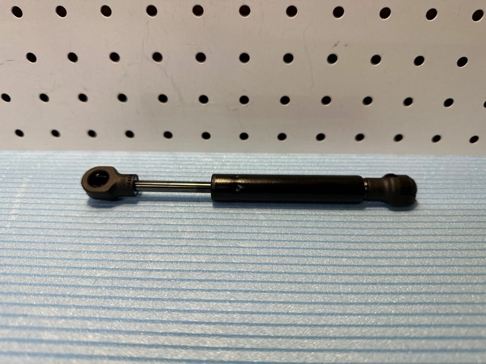 Амортизатор крышки верхнего бардачка ДАФ ХФ95 ХФ105 (ДАФ)