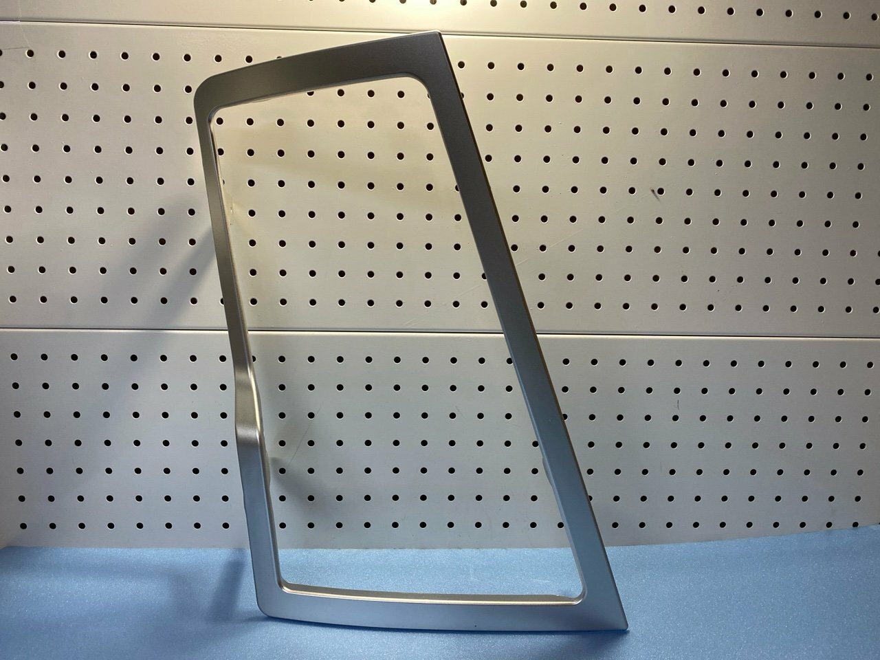 Рамка облицовки фары вольво ФШ12 ФШ16 ФМ9 ФМ12 (Volvo FH FM) правая FH12/16, FM9/12