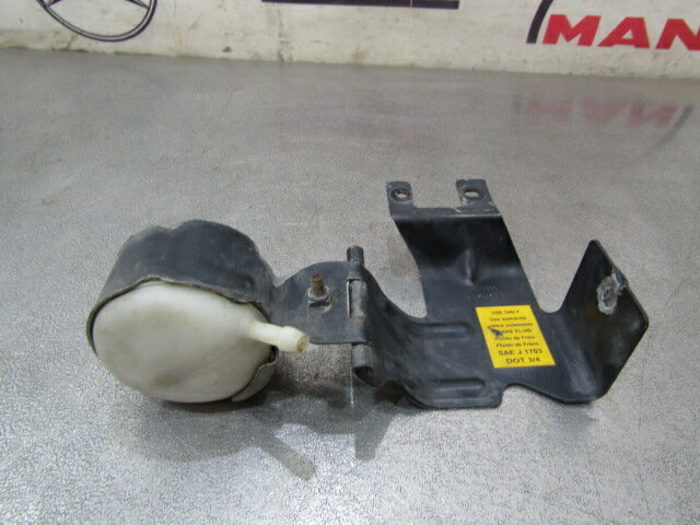 Бачок сцепления гидравлической жидкости в сборе с кронштейном Scania P, R, G