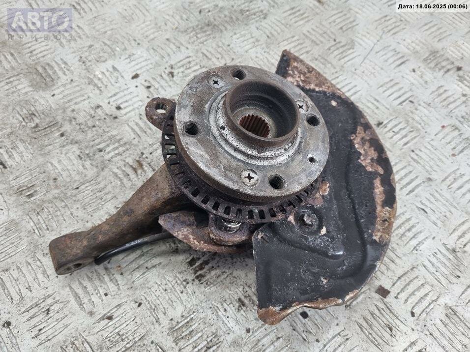 Ступица передняя правая Volkswagen Passat B4