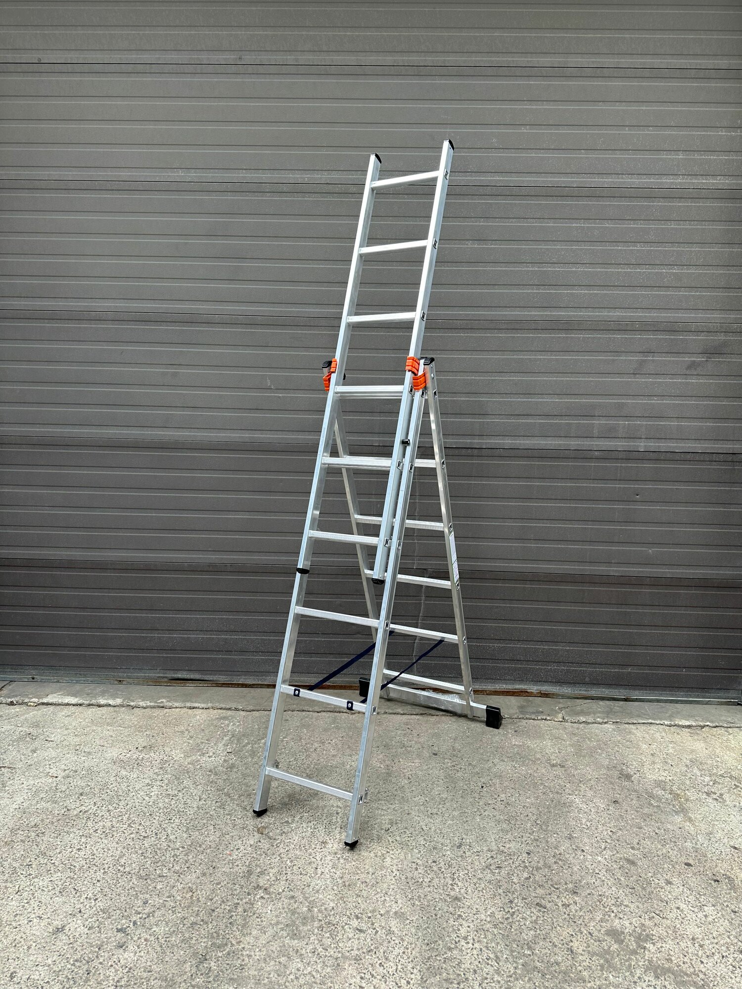 Лестница алюминиевая трехсекционная NORD 3х6, высота лестницы в разложенном виде 3,30м
