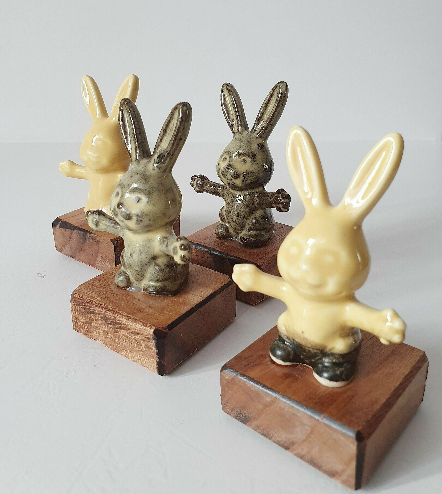 Елочная игрушка "Заяц", керамика, дерево, ручная работа 2шт.