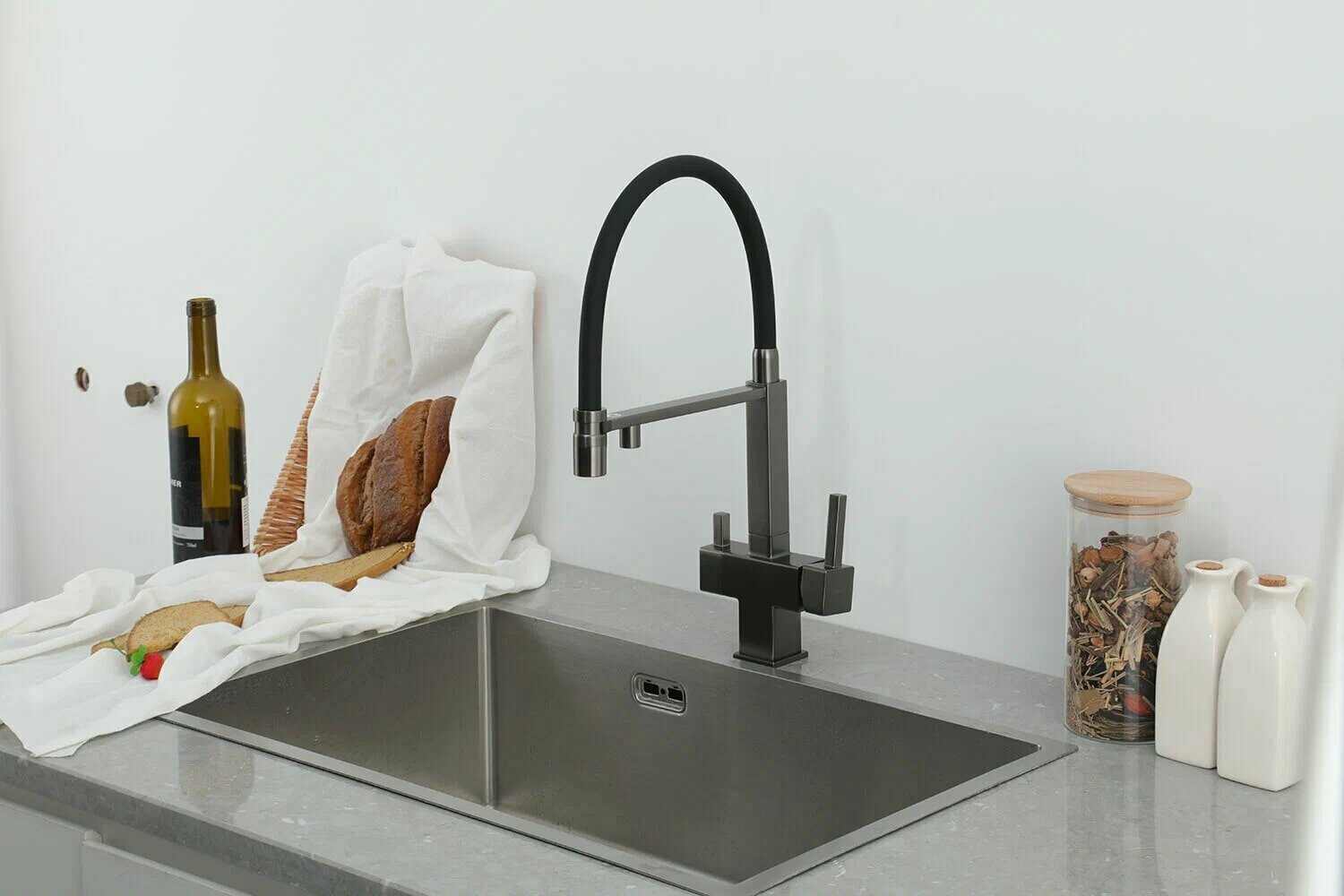 Смеситель для кухни Gappo G4395-59 с подключением фильтра, черный/оружейная сталь