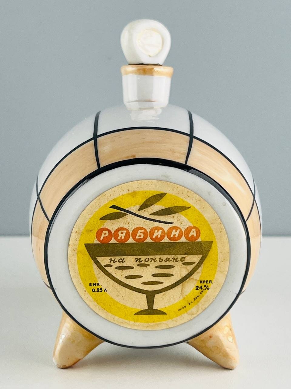 Винтажный штоф бочонок "Рябина на коньяке". Фарфор лзфи. СССР, 1960-1970 гг.