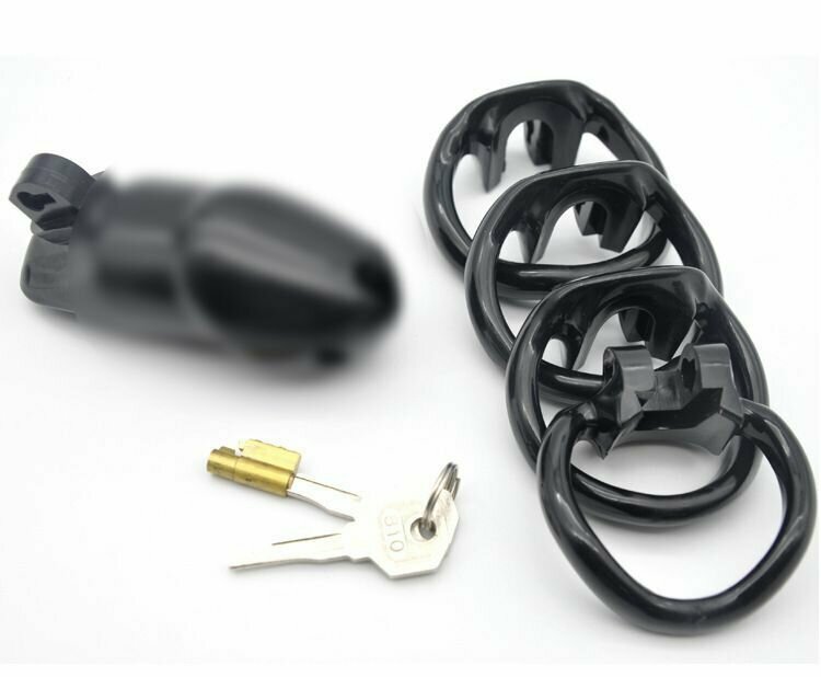 Мужской пояс верности Rabbit's paw черный из твердого пластика, с замком и четырьмя сменными кольцами. 18+