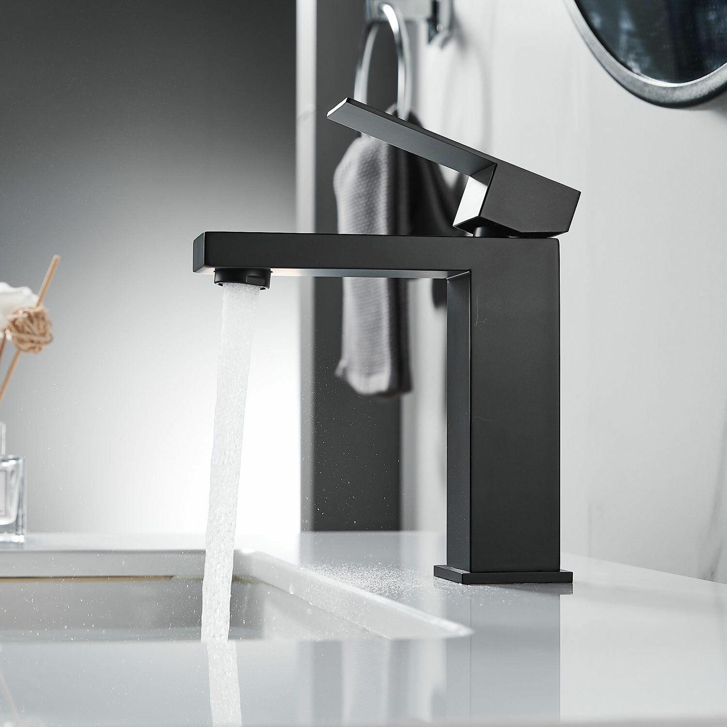 Смеситель для раковины Shevanik S7001H, нержавеющая сталь, рычажное управление, черный