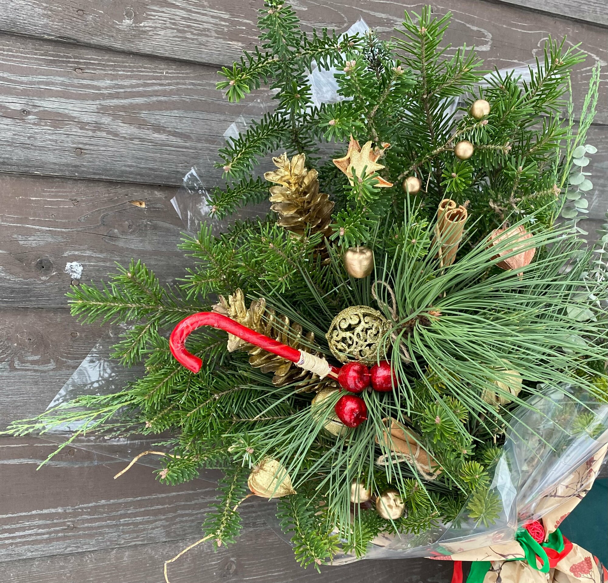 "Золотое Рождество" - композиция из пихты от бренда