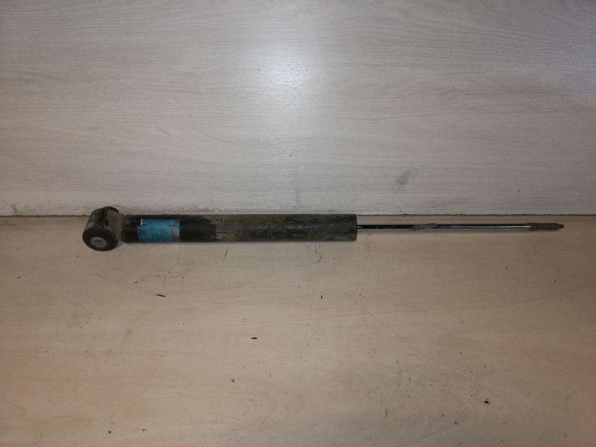 Амортизатор задний Audi A6 C5 Skoda SyperB