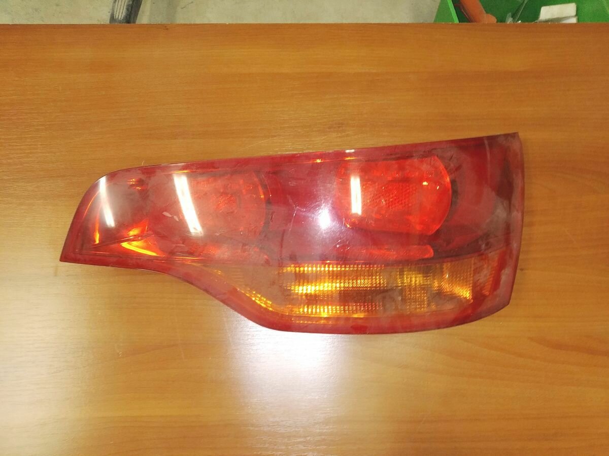 Фонарь задний правый Audi Q7 4L0945094