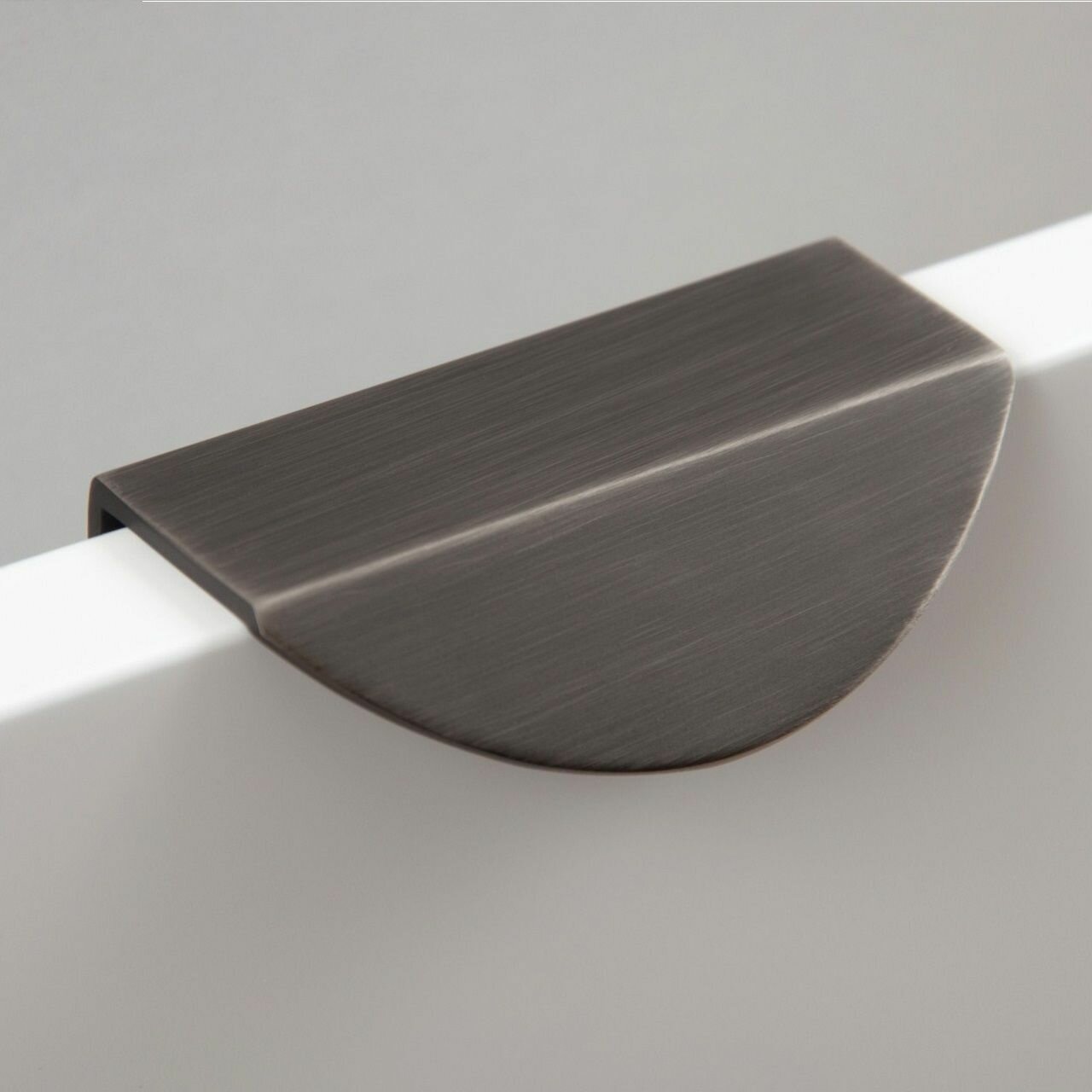 Мебельная ручка Boyard DETAIL RT007BAP.1/32, длина - 64 мм, установочный размер - 32 мм, цвет - Брашированное старинное олово