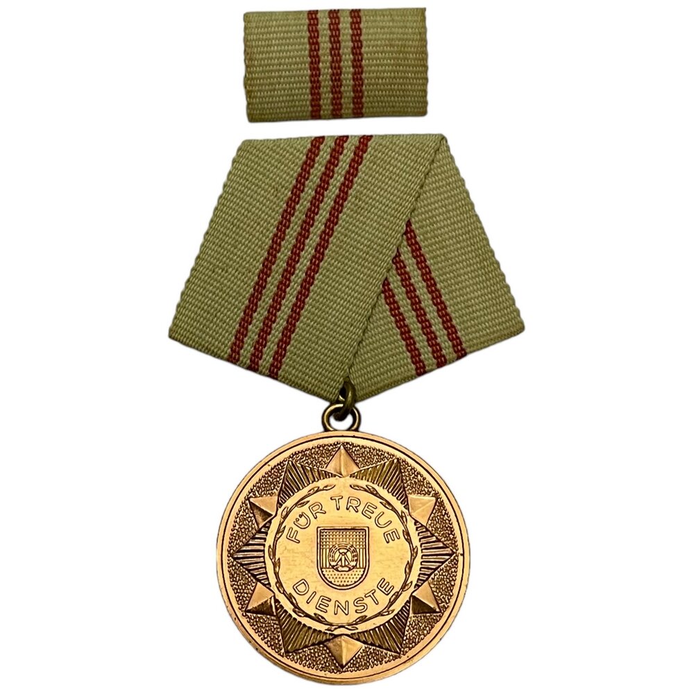 ГДР, медаль "За верную службу в МВД" бронза, с застежкой 1959-1990 (в коробке)