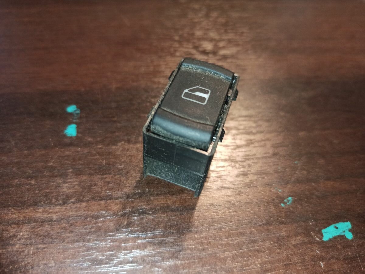 Кнопка стеклоподъёмника Volkswagen Golf 4 Passat