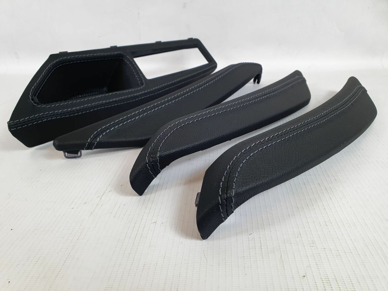 Накладки ручек дверей 2180 строчка цвета графит