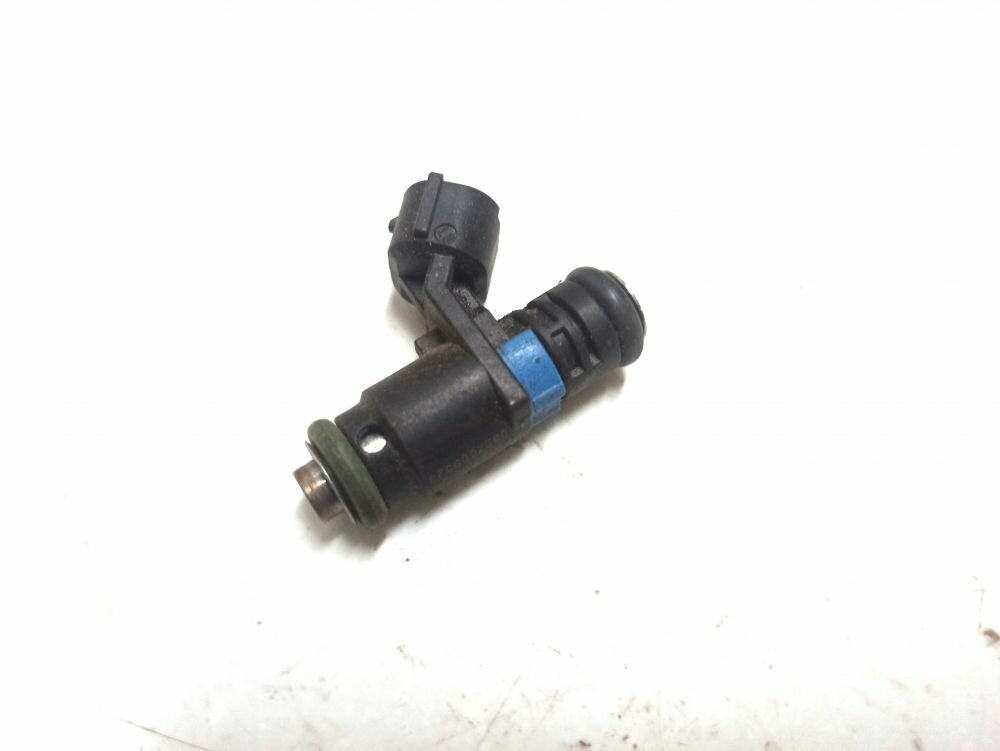 Форсунка топливная Volkswagen Polo 1.6 03C906031A 03C906031A