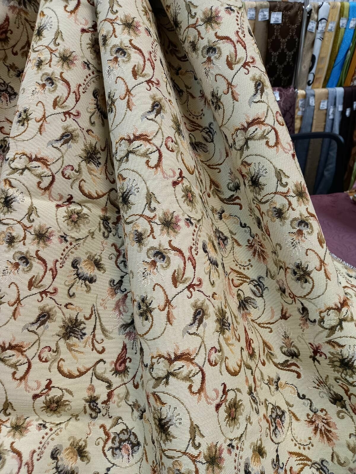 Ткань для мебели, ткань для штор интерьерная "Английские цветы, бежевые". Длина отреза 2,5 метра. Гобелен