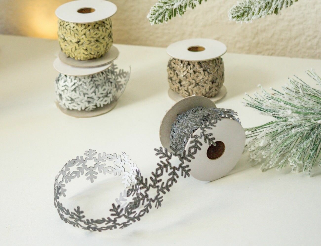 Лента для декорирования зимнее кружево - снежинки, графитовые, 4х300 см, Edelman 1084760-3